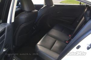 White Lexus ES 2021 in Tallinn, with an engine capacity of 2.50 L and mileage of 99 thousand km for 34900 €, photo 13 on AUTOMOTO.COM.LV