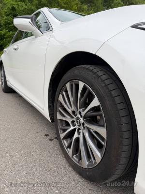 White Lexus ES 2021 in Tallinn, with an engine capacity of 2.50 L and mileage of 0 thousand km for 36000 €, photo 4 on AUTOMOTO.COM.LV