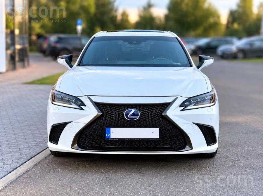White Lexus ES 2021 in Jurmala, with an engine capacity of 2.50 L and mileage of 70 thousand km for 36000 €, photo 6 on AUTOMOTO.COM.LV