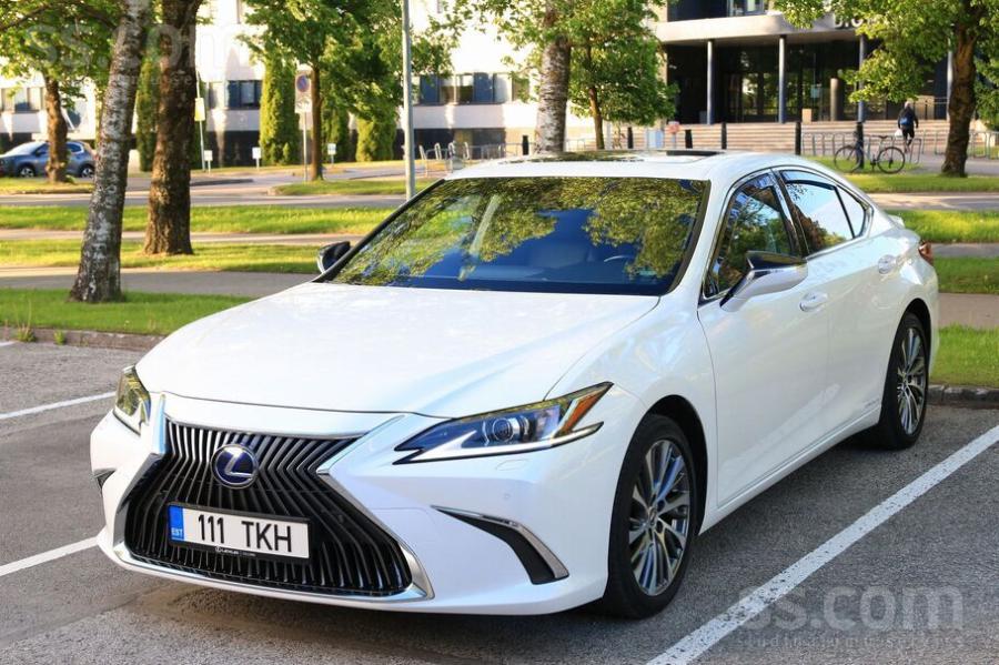 White Lexus ES 2021 in Tallinn, with an engine capacity of 2.50 L and mileage of 99 thousand km for 32900 €, photo 1 on AUTOMOTO.COM.LV