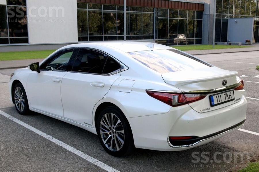 White Lexus ES 2021 in Tallinn, with an engine capacity of 2.50 L and mileage of 99 thousand km for 32900 €, photo 5 on AUTOMOTO.COM.LV