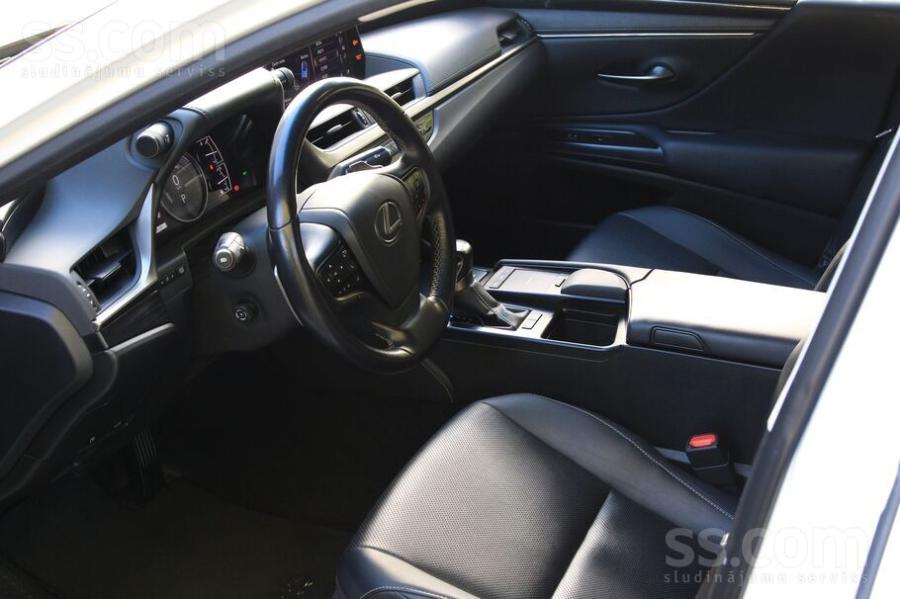 White Lexus ES 2021 in Tallinn, with an engine capacity of 2.50 L and mileage of 99 thousand km for 32900 €, photo 7 on AUTOMOTO.COM.LV
