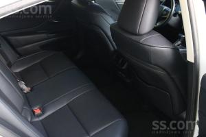 White Lexus ES 2021 in Tallinn, with an engine capacity of 2.50 L and mileage of 99 thousand km for 32900 €, photo 9 on AUTOMOTO.COM.LV