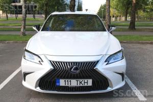 White Lexus ES 2021 in Tallinn, with an engine capacity of 2.50 L and mileage of 99 thousand km for 32900 €, photo 16 on AUTOMOTO.COM.LV