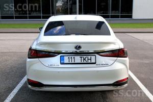 White Lexus ES 2021 in Tallinn, with an engine capacity of 2.50 L and mileage of 99 thousand km for 32900 €, photo 17 on AUTOMOTO.COM.LV