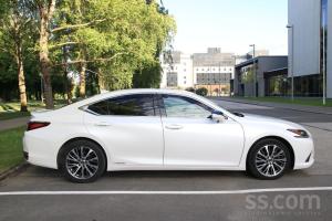 White Lexus ES 2021 in Tallinn, with an engine capacity of 2.50 L and mileage of 99 thousand km for 32900 €, photo 18 on AUTOMOTO.COM.LV