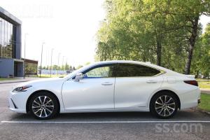 White Lexus ES 2021 in Tallinn, with an engine capacity of 2.50 L and mileage of 99 thousand km for 32900 €, photo 19 on AUTOMOTO.COM.LV