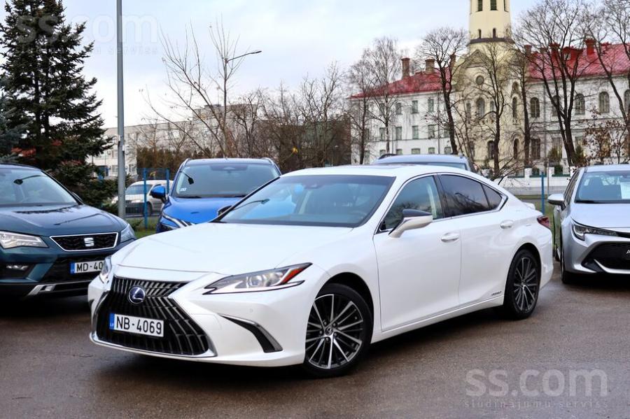 White Lexus ES 2022 in Riga, with an engine capacity of 2.50 L and mileage of 138 thousand km for 29900 €, photo 30 on AUTOMOTO.COM.LV