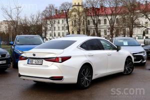 White Lexus ES 2022 in Riga, with an engine capacity of 2.50 L and mileage of 138 thousand km for 29900 €, photo 31 on AUTOMOTO.COM.LV