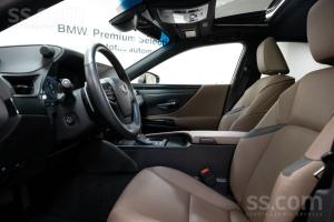 White Lexus ES 2023 in Riga, with an engine capacity of 2.50 L and mileage of 20 thousand km for 39900 €, photo 6 on AUTOMOTO.COM.LV