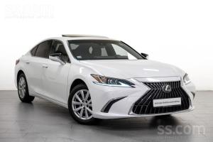 White Lexus ES 2023 in Riga, with an engine capacity of 2.50 L and mileage of 20 thousand km for 39900 €, photo 14 on AUTOMOTO.COM.LV
