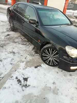 Melns Lexus GS 300h 1999 Alīta, ar dzinēja tilpumu 3.00 L un nobraukumu 399 tūkst. km par 1499 €, foto 17 vietnē AUTOMOTO.COM.LV