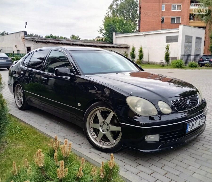 Черный Лексус GS 300h 2002 в Друскининкай, объемом двигателя 3.00 л и пробегом 399 тыс. км за 7400 €, фото 1 на AUTOMOTO.COM.LV
