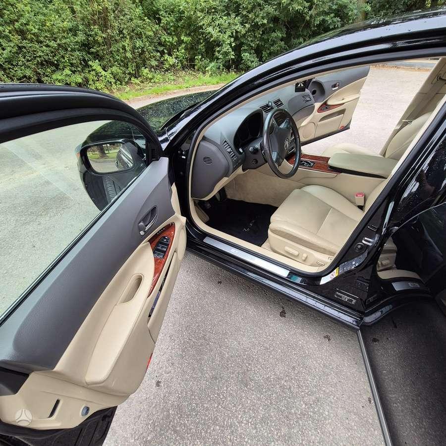 Black Lexus GS 300h 2005 in Kaunas, with an engine capacity of 3.00 L and mileage of 141 thousand km for 8000 €, photo 13 on AUTOMOTO.COM.LV