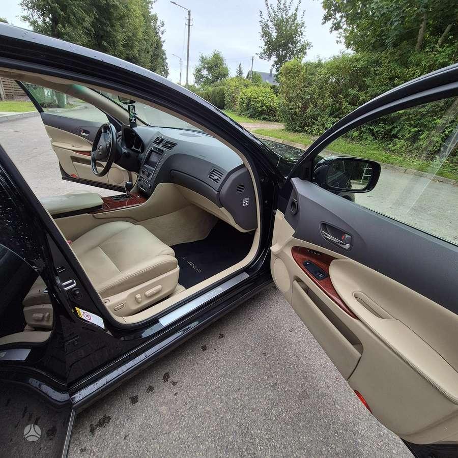 Black Lexus GS 300h 2005 in Kaunas, with an engine capacity of 3.00 L and mileage of 141 thousand km for 8000 €, photo 15 on AUTOMOTO.COM.LV