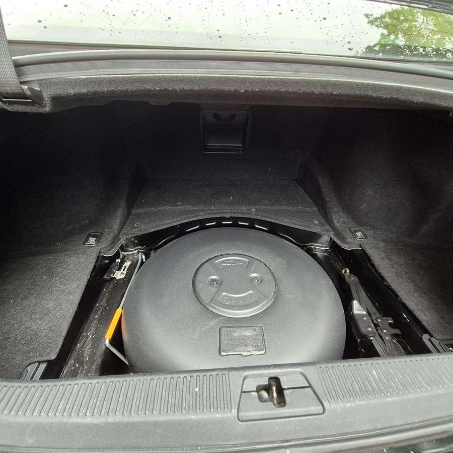 Black Lexus GS 300h 2005 in Kaunas, with an engine capacity of 3.00 L and mileage of 141 thousand km for 8000 €, photo 25 on AUTOMOTO.COM.LV