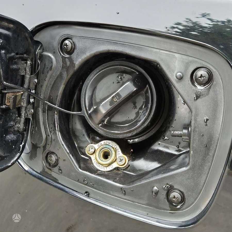 Black Lexus GS 300h 2005 in Kaunas, with an engine capacity of 3.00 L and mileage of 141 thousand km for 8000 €, photo 27 on AUTOMOTO.COM.LV