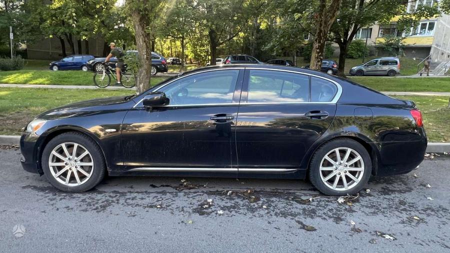 Black Lexus GS 300h 2006 in Vilnius, with an engine capacity of 3.00 L and mileage of 0 thousand km for 1567 €, photo 3 on AUTOMOTO.COM.LV