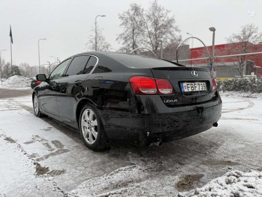 Melns Lexus GS 300h 2007 Viļņa, ar dzinēja tilpumu 3.00 L un nobraukumu 301 tūkst. km par 2350 €, foto 6 vietnē AUTOMOTO.COM.LV