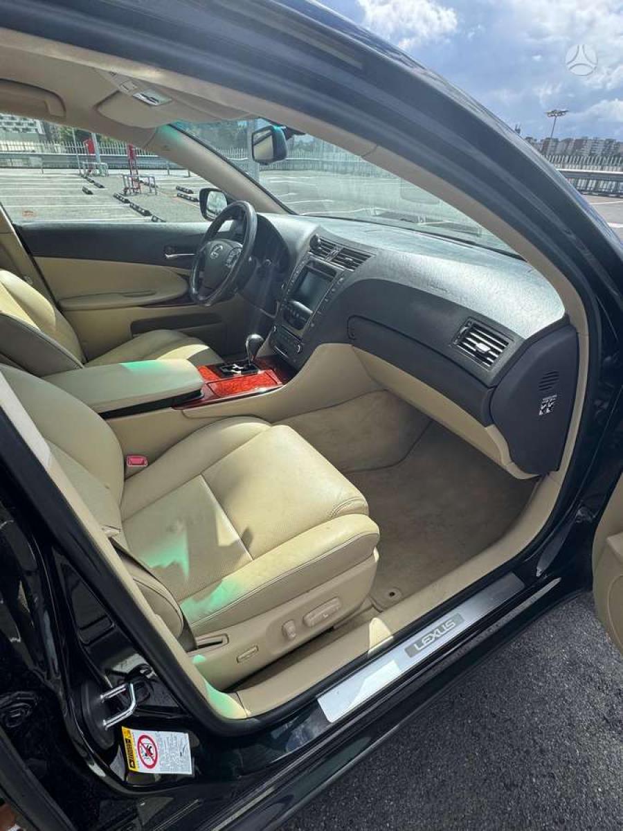 Black Lexus GS 300h 2007 in Vilnius, with an engine capacity of 3.00 L and mileage of 219 thousand km for 5500 €, photo 10 on AUTOMOTO.COM.LV