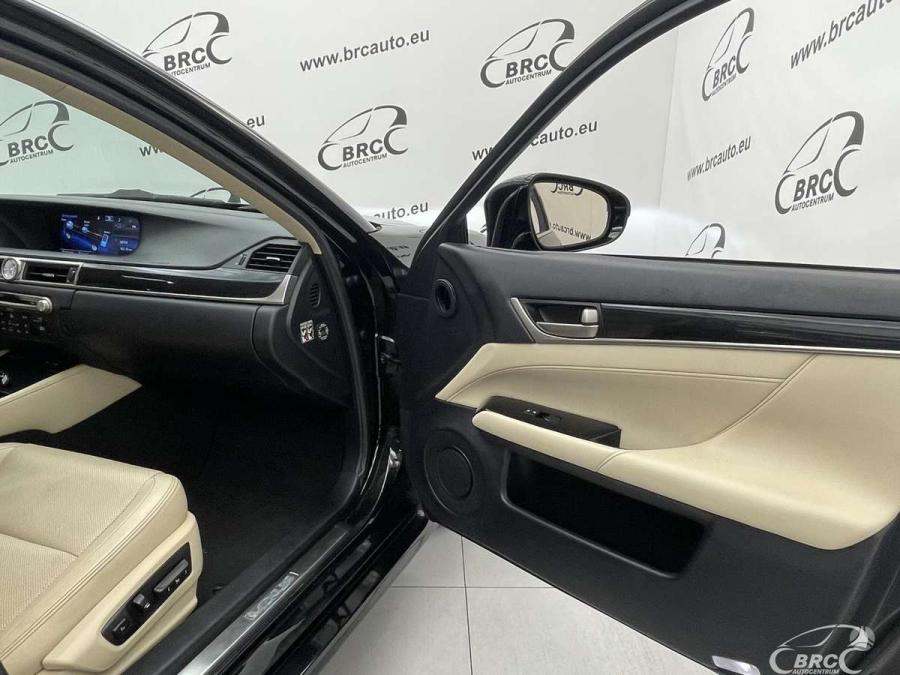 Black Lexus GS 300h 2015 in Vilnius, with an engine capacity of 2.49 L and mileage of 206 thousand km for 14100 €, photo 10 on AUTOMOTO.COM.LV