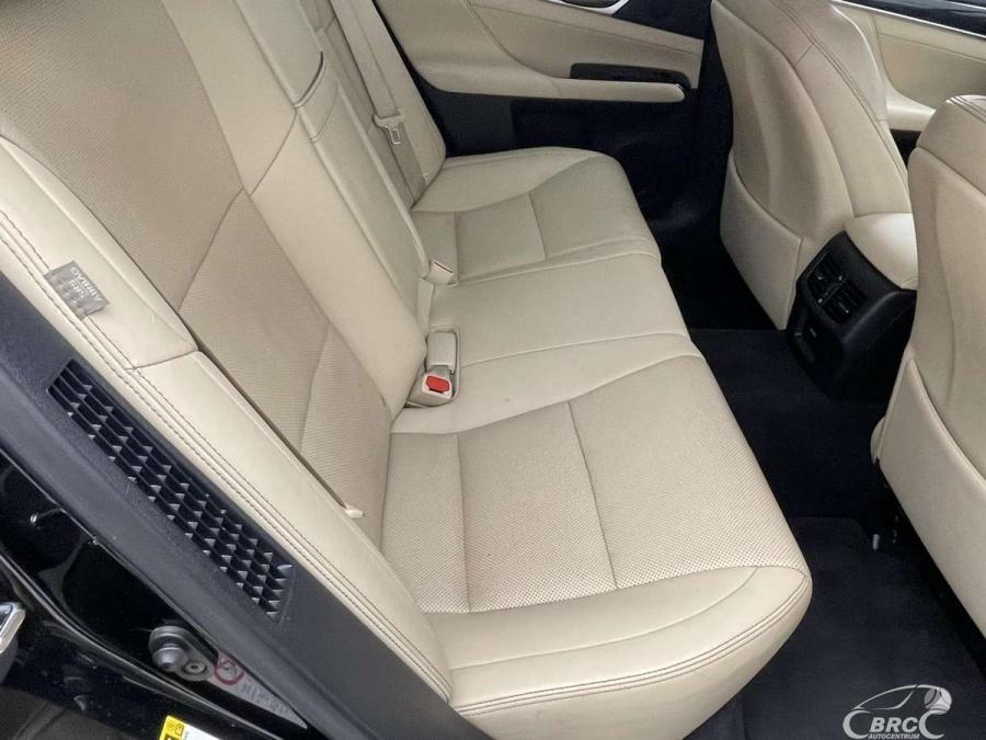 Black Lexus GS 300h 2015 in Vilnius, with an engine capacity of 2.49 L and mileage of 206 thousand km for 14100 €, photo 12 on AUTOMOTO.COM.LV