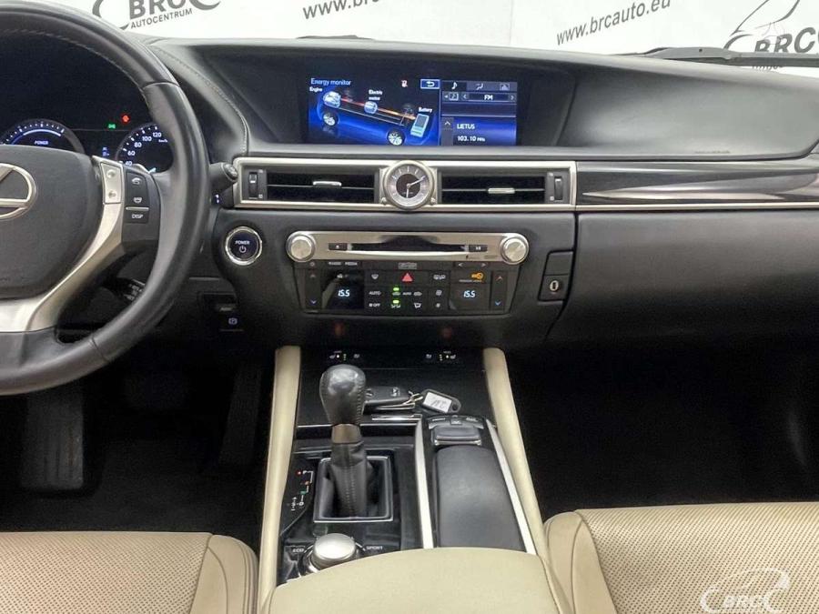 Black Lexus GS 300h 2015 in Vilnius, with an engine capacity of 2.49 L and mileage of 206 thousand km for 14100 €, photo 16 on AUTOMOTO.COM.LV