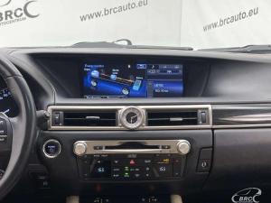Black Lexus GS 300h 2015 in Vilnius, with an engine capacity of 2.49 L and mileage of 206 thousand km for 14100 €, photo 17 on AUTOMOTO.COM.LV