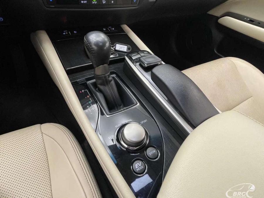 Black Lexus GS 300h 2015 in Vilnius, with an engine capacity of 2.49 L and mileage of 206 thousand km for 14100 €, photo 28 on AUTOMOTO.COM.LV