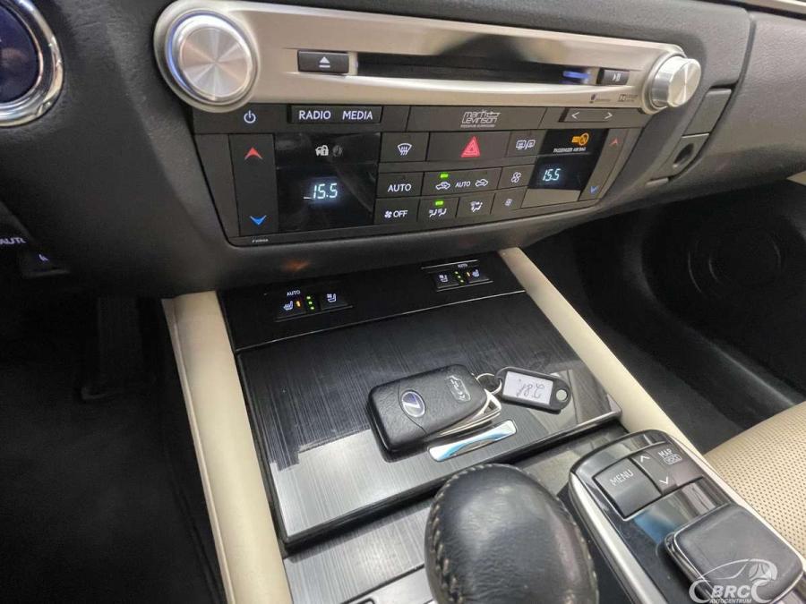 Black Lexus GS 300h 2015 in Vilnius, with an engine capacity of 2.49 L and mileage of 206 thousand km for 14100 €, photo 29 on AUTOMOTO.COM.LV