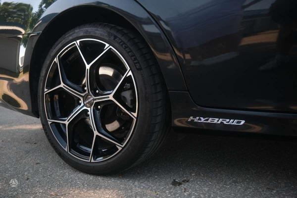 Black Lexus GS 300h 2017 in Vilnius, with an engine capacity of 2.49 L and mileage of 167 thousand km for 19000 €, photo 4 on AUTOMOTO.COM.LV