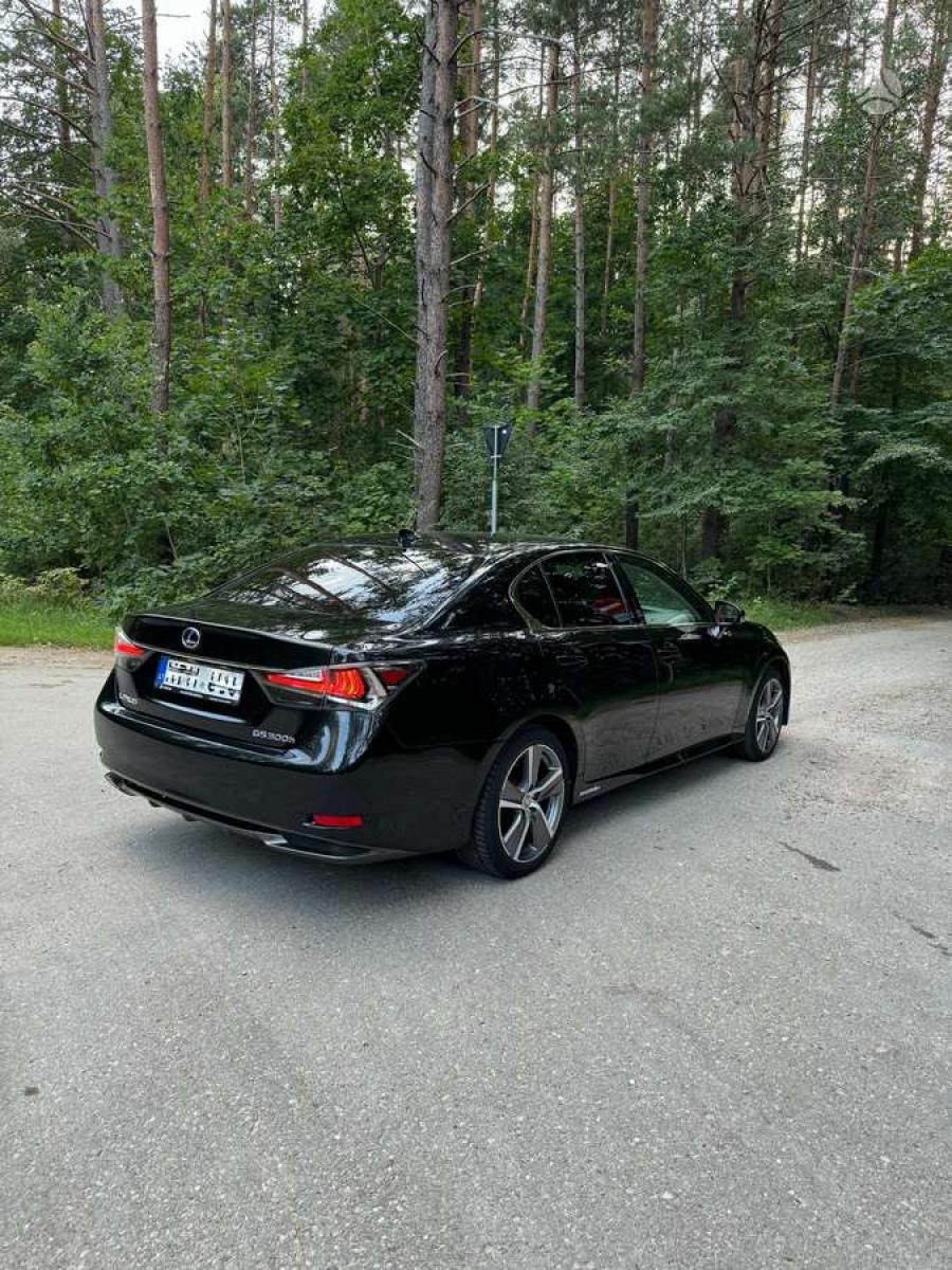 Black Lexus GS 300h 2017 in Vilnius, with an engine capacity of 2.49 L and mileage of 169 thousand km for 18500 €, photo 5 on AUTOMOTO.COM.LV