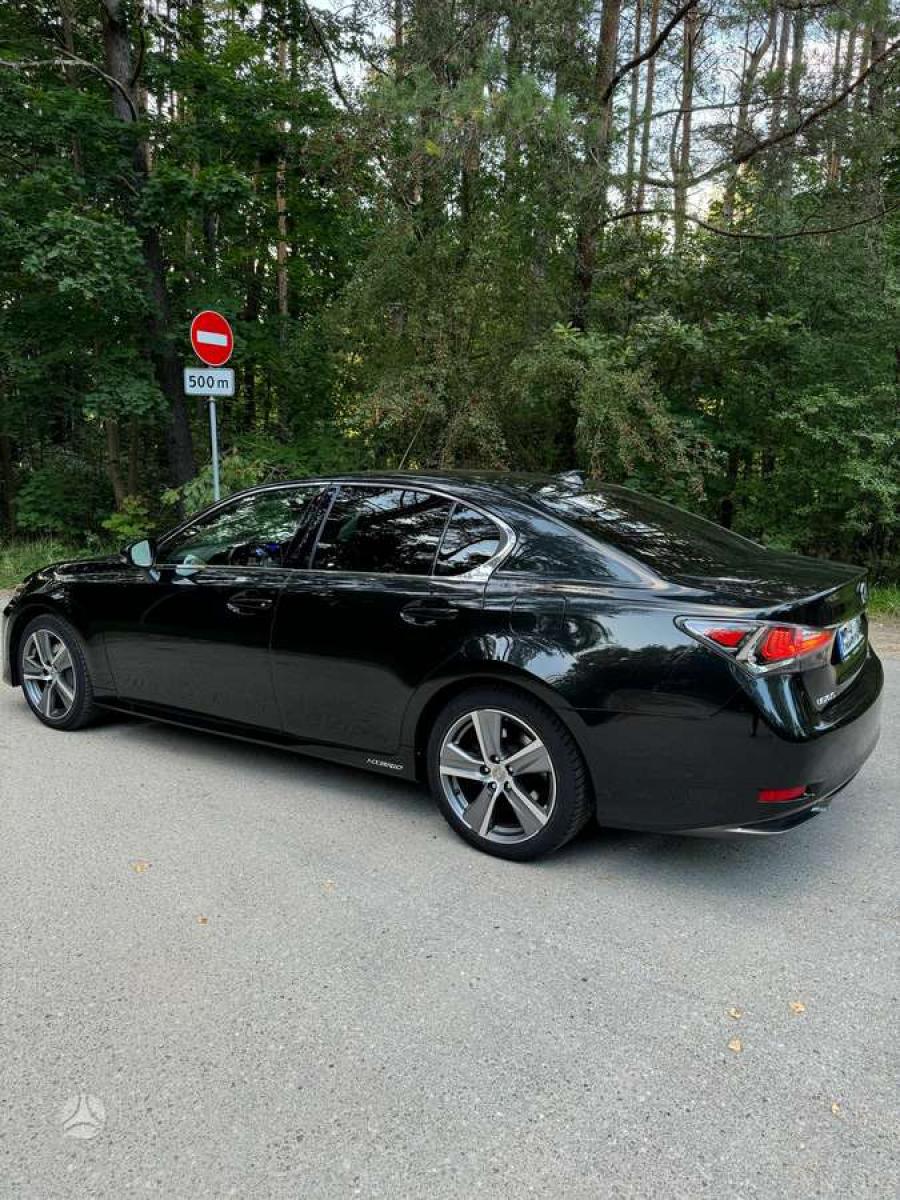 Black Lexus GS 300h 2017 in Vilnius, with an engine capacity of 2.49 L and mileage of 169 thousand km for 18500 €, photo 7 on AUTOMOTO.COM.LV