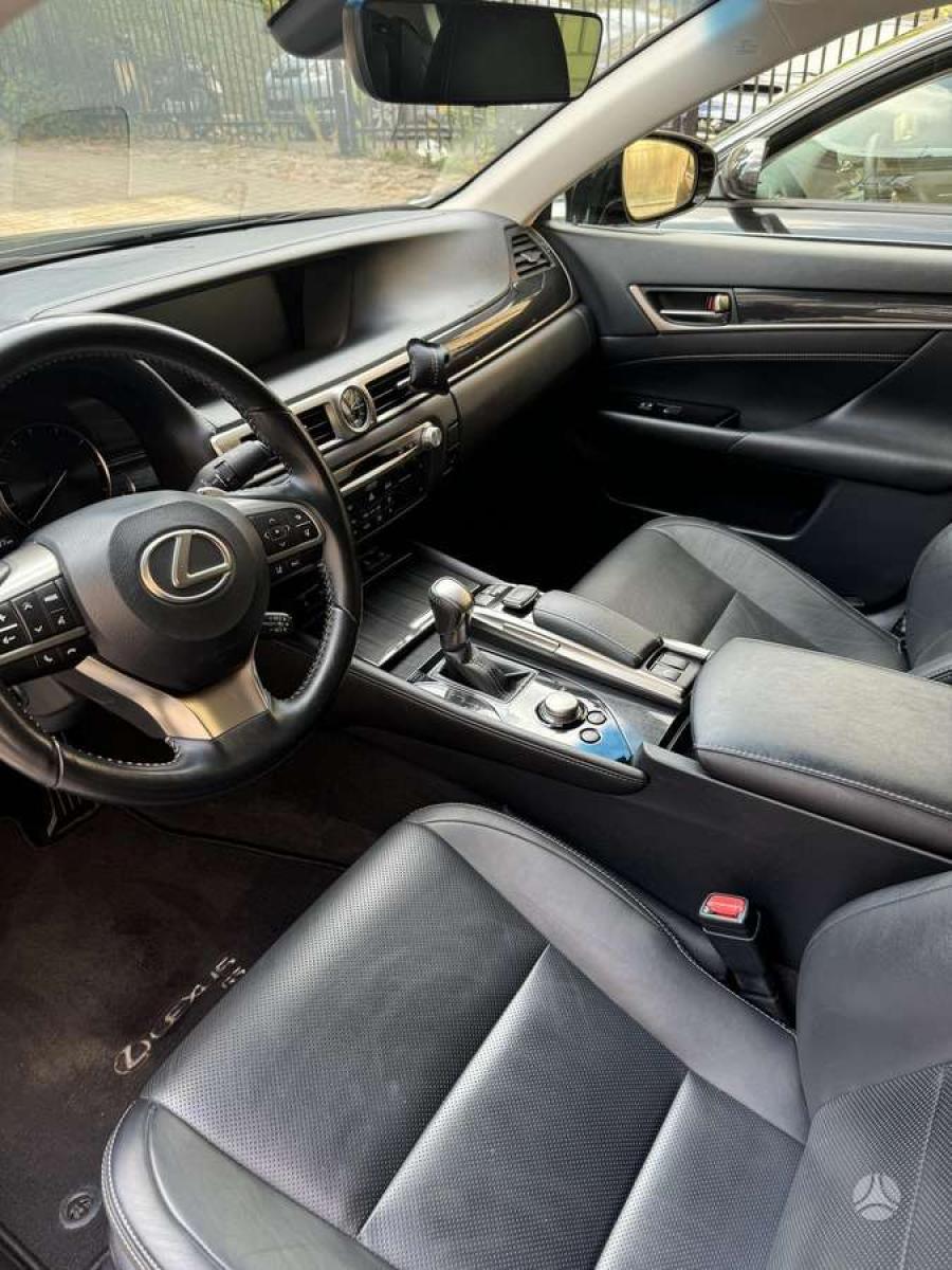 Black Lexus GS 300h 2017 in Vilnius, with an engine capacity of 2.49 L and mileage of 169 thousand km for 18500 €, photo 12 on AUTOMOTO.COM.LV