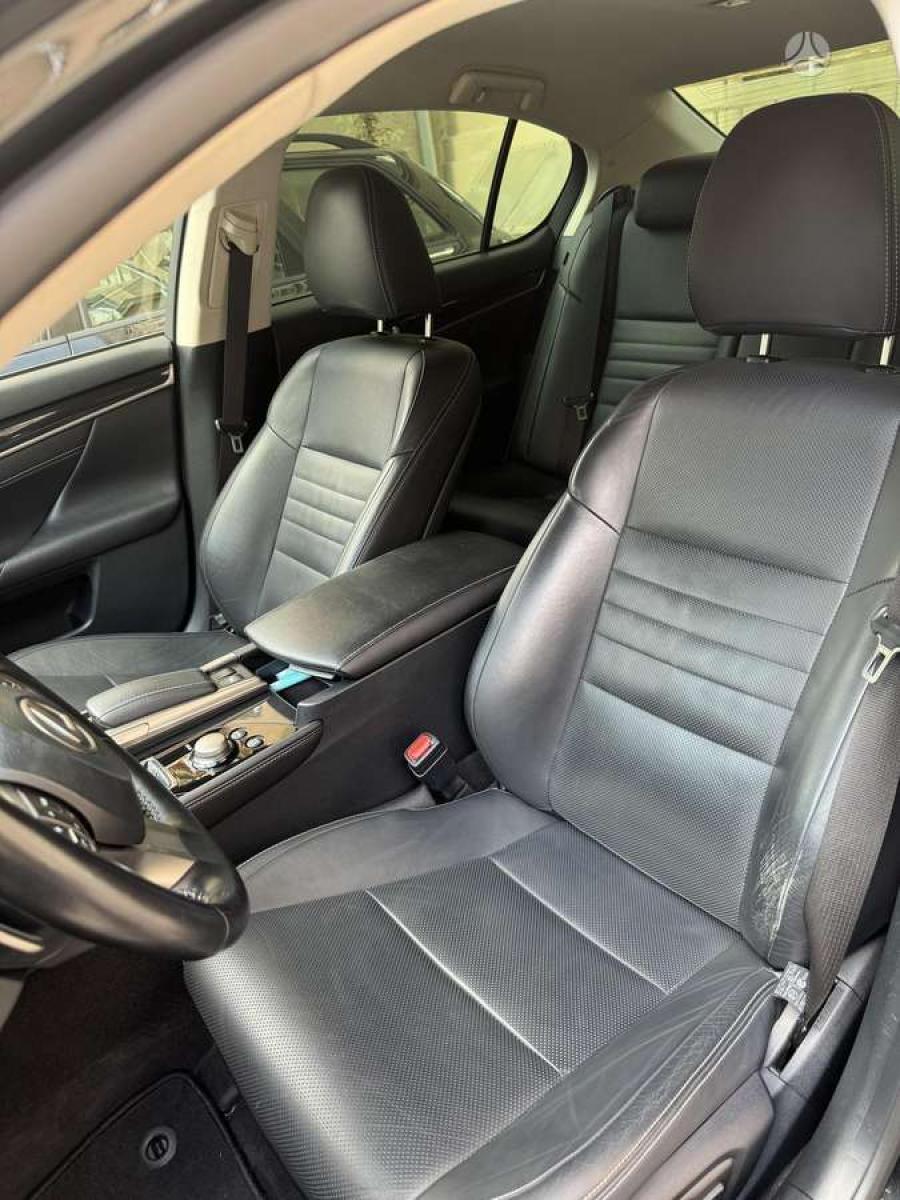Black Lexus GS 300h 2017 in Vilnius, with an engine capacity of 2.49 L and mileage of 169 thousand km for 18500 €, photo 13 on AUTOMOTO.COM.LV