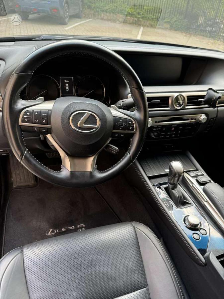 Black Lexus GS 300h 2017 in Vilnius, with an engine capacity of 2.49 L and mileage of 169 thousand km for 18500 €, photo 14 on AUTOMOTO.COM.LV