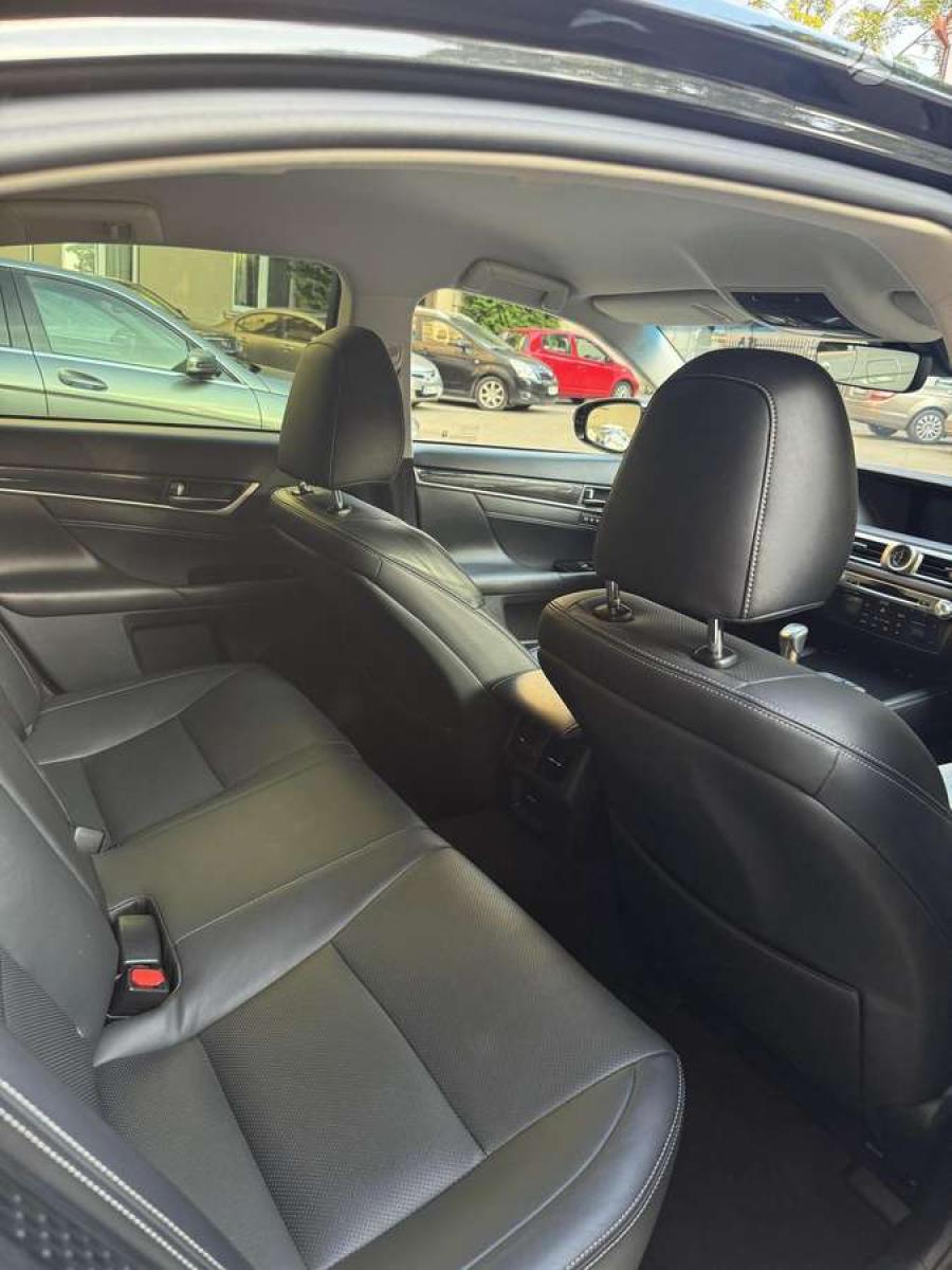 Black Lexus GS 300h 2017 in Vilnius, with an engine capacity of 2.49 L and mileage of 169 thousand km for 18500 €, photo 16 on AUTOMOTO.COM.LV