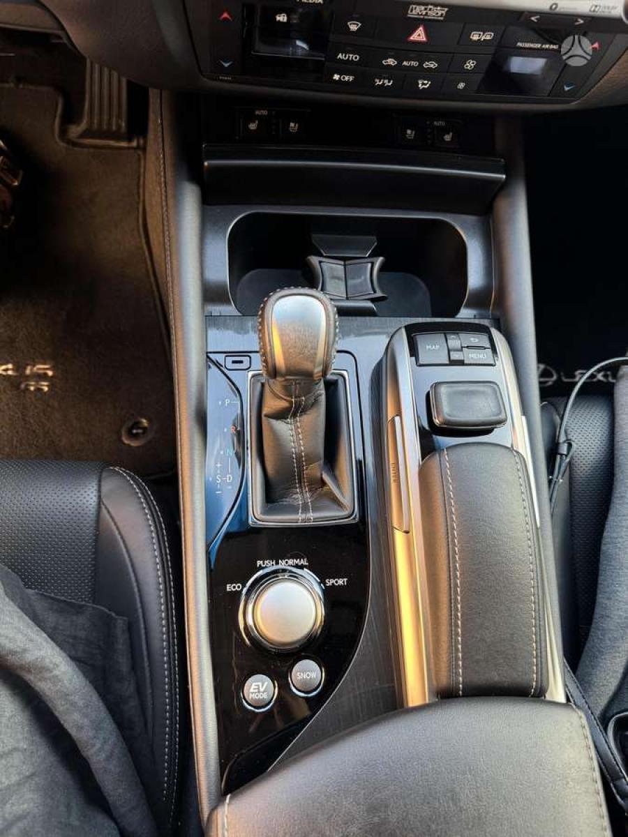 Black Lexus GS 300h 2017 in Vilnius, with an engine capacity of 2.49 L and mileage of 169 thousand km for 18500 €, photo 20 on AUTOMOTO.COM.LV
