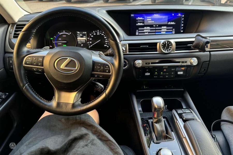 Black Lexus GS 300h 2017 in Vilnius, with an engine capacity of 2.49 L and mileage of 169 thousand km for 18500 €, photo 21 on AUTOMOTO.COM.LV