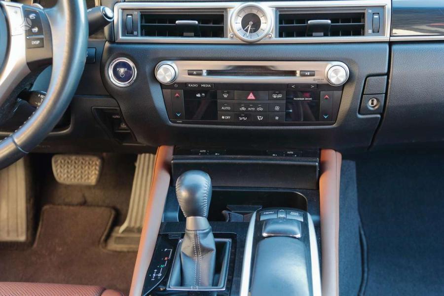 Синий Лексус GS 300h 2014 в Вильнюс, объемом двигателя 2.49 л и пробегом 268 тыс. км за 13900 €, фото 9 на AUTOMOTO.COM.LV