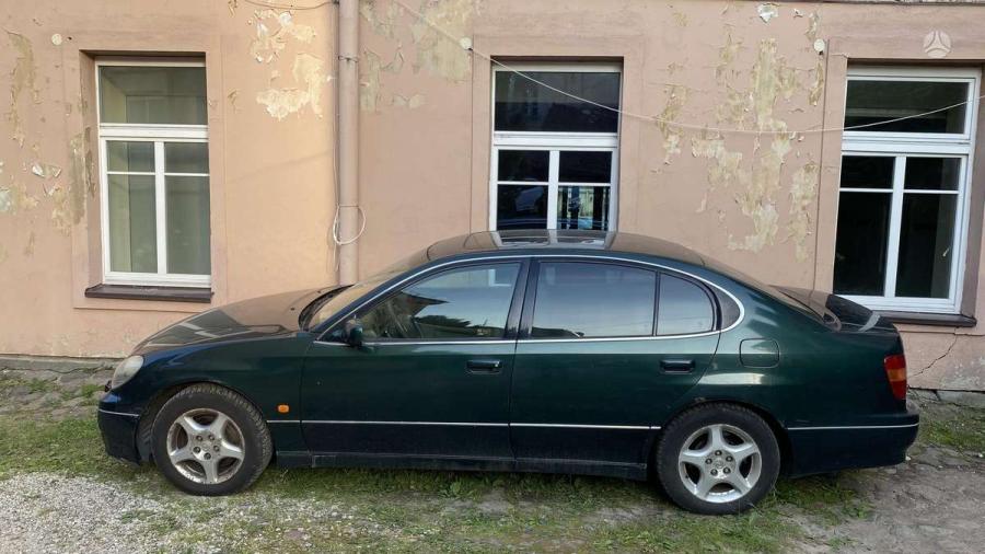 Green Lexus GS 300h 1998 in Vilnius, with an engine capacity of 3.00 L and mileage of 300 thousand km for 1900 €, photo 1 on AUTOMOTO.COM.LV
