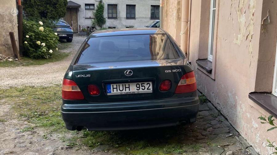 Green Lexus GS 300h 1998 in Vilnius, with an engine capacity of 3.00 L and mileage of 300 thousand km for 1900 €, photo 5 on AUTOMOTO.COM.LV