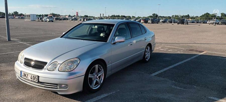 Pelēks Lexus GS 300h 1999 Viļņa, ar dzinēja tilpumu 3.00 L un nobraukumu 298 tūkst. km par 4200 €, foto 1 vietnē AUTOMOTO.COM.LV