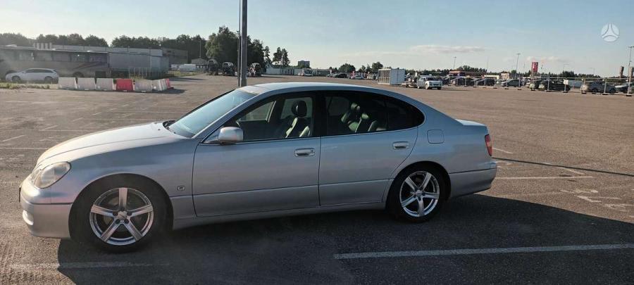 Pelēks Lexus GS 300h 1999 Viļņa, ar dzinēja tilpumu 3.00 L un nobraukumu 298 tūkst. km par 4200 €, foto 5 vietnē AUTOMOTO.COM.LV