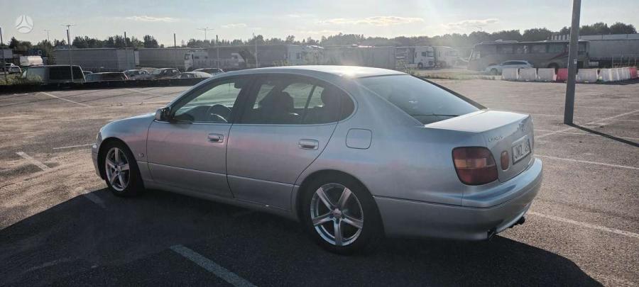 Pelēks Lexus GS 300h 1999 Viļņa, ar dzinēja tilpumu 3.00 L un nobraukumu 298 tūkst. km par 4200 €, foto 6 vietnē AUTOMOTO.COM.LV