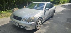 Pelēks Lexus GS 300h 1999 Viļņa, ar dzinēja tilpumu 3.00 L un nobraukumu 373 tūkst. km par 1800 €, foto  vietnē AUTOMOTO.COM.LV