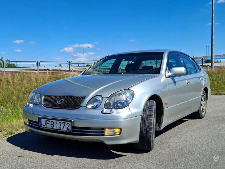 Pelēks Lexus GS 300h 2000 Viļņa, ar dzinēja tilpumu 3.00 L un nobraukumu 340 tūkst. km par 4000 €, foto 1 vietnē AUTOMOTO.COM.LV