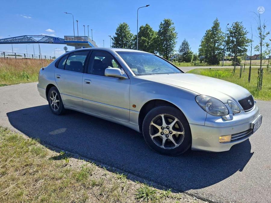 Pelēks Lexus GS 300h 2000 Viļņa, ar dzinēja tilpumu 3.00 L un nobraukumu 340 tūkst. km par 4000 €, foto 3 vietnē AUTOMOTO.COM.LV
