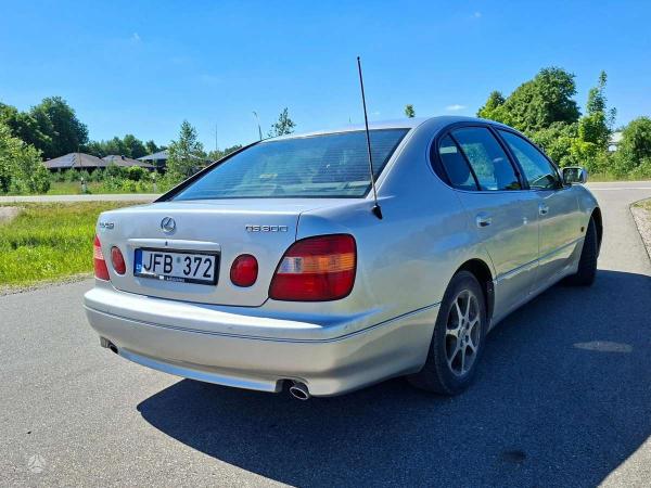 Pelēks Lexus GS 300h 2000 Viļņa, ar dzinēja tilpumu 3.00 L un nobraukumu 340 tūkst. km par 4000 €, foto 3 vietnē AUTOMOTO.COM.LV