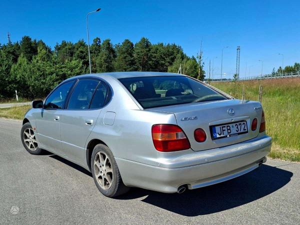 Pelēks Lexus GS 300h 2000 Viļņa, ar dzinēja tilpumu 3.00 L un nobraukumu 340 tūkst. km par 4000 €, foto 4 vietnē AUTOMOTO.COM.LV